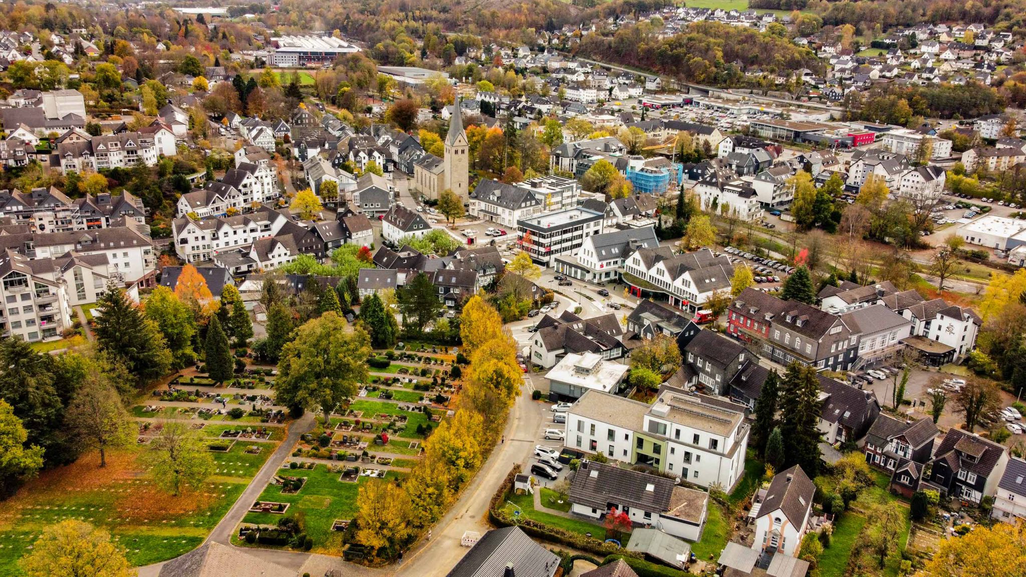 Von oben: Wiehl im Herbst – Wiehl Portal